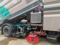 China Dongfeng High-Performance Municipal Road Sweeper Truck for sale