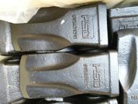 China Crawler excavator replacement tooth 61QA-31310 for Hyundai R385 for sale