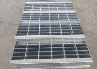 China Hot Dipped Galvanized Steel Stair Treads Grating Steps 25x5mm Bearing Bar 30mm Pitch for sale