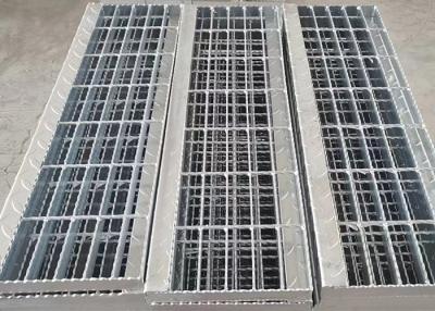 China Hot Dipped Galvanized Steel Stair Treads Grating Steps 25x5mm Bearing Bar 30mm Pitch for sale