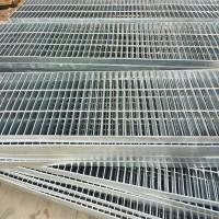 China Q235 Industrial Steel Grating Platform Serrated Metal Walkway Trench Grating Custom Size for sale