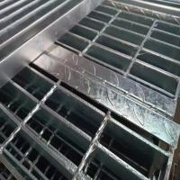 China Hot Dip Galvanized Serrated Bar Steel Grating Stair Treads Q235B 5mm Thickness for sale