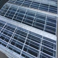 China Welded Metal Stair Tread Grating Steel Checker Plate Q235 303/30/100 for sale