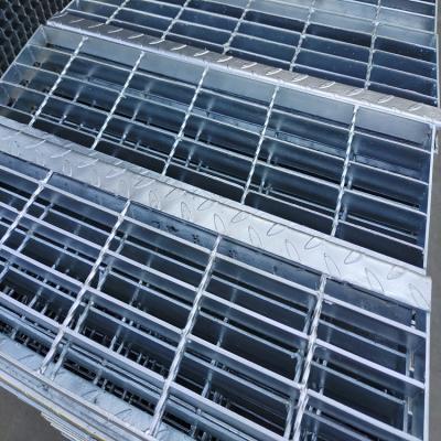 China Welded Metal Stair Tread Grating Steel Checker Plate Q235 303/30/100 for sale