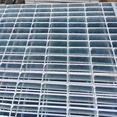 China Customized Hot Dipped Galvanized Steel Trench Drain Cover 995mm Width Driveway Floor Grating for sale
