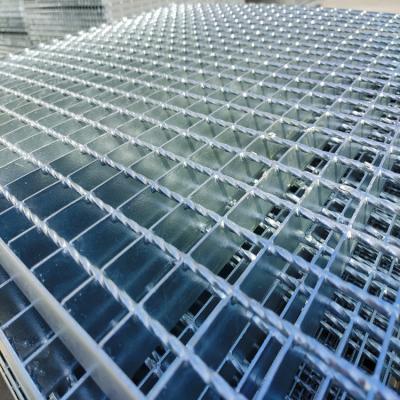 China Catwalk Anti Corrosion Serrated Type Grating Heavy Duty Construction Galvanized for sale