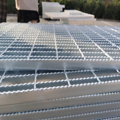 China Hot Dipped Galvanized Serrated Steel Grating 25x5mm Bearing Bar for Stair Platform Floor Anti Slip for sale