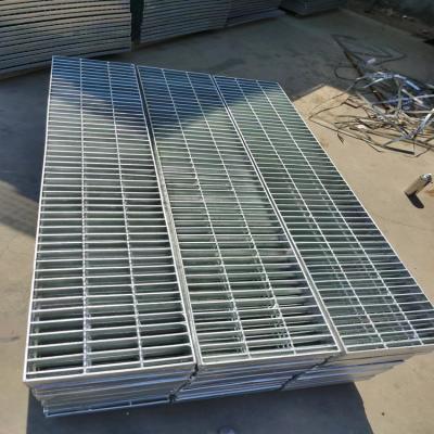 China Hot Dip Galvanized Trench Drain Grate Carbon Steel Bar Grating 30mm Spacing for sale