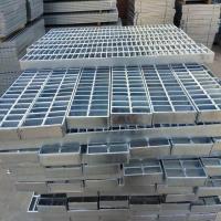 China Serrated Galvanized Steel Grating Trench Cover 305/30/100 Hot Dipped Silver for sale