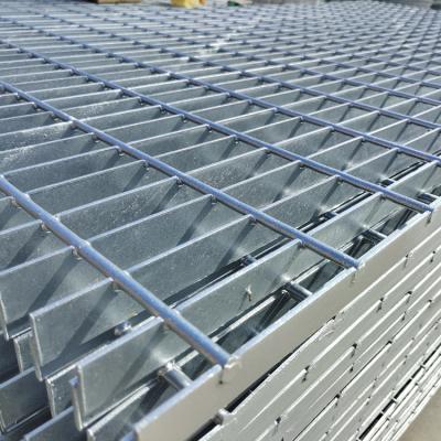China Q325 Hot Dip Galvanized Steel Bar Grating Drainage Cover 30mm Pitch for sale