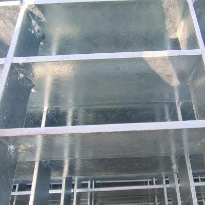 China Hot Dipped Galvanized Steel Grating Catwalk Canal Cover 30mm Center Spacing for sale