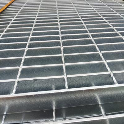 China Hot Dip Galvanized Steel Drain Grate 303/30/100 Driveway Trench Cover Metal Building Material for sale