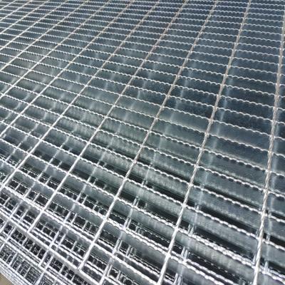China Serrated Welded Steel Bar Grid Grating 30x3mm Walkway Grating Hot Dip Galvanized for sale