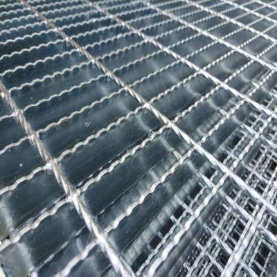 China Hot Dip Galvanized Steel Grating 25x5mm Bearing Bar 30mm Pitch Industrial Walkway Platform for sale