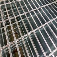 China 32x5mm Serrated Steel Grating Heavy Duty Galvanized Walkway Platform Bar Grating for sale