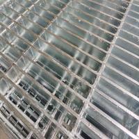 China 32x5mm Serrated Steel Grating Heavy Duty Galvanized Walkway Platform Bar Grating for sale