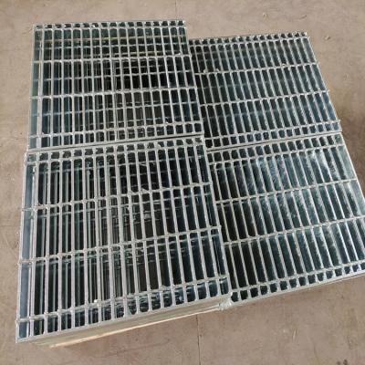 China Custom Heavy Duty Hot Dip Galvanized Serrated Steel Grating 25x5mm Bearing Bar for sale