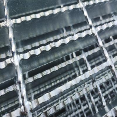 China Serrated Steel Grating Drainage Cover Walkway 30x3mm Bearing Bar 30mm Pitch Hot Dip Galvanized for sale