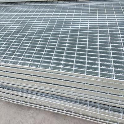 China Hot Dip Galvanized Steel Grating Stair Treads 25x5mm Bearing Bar for Outdoor Residential Building for sale