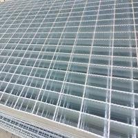 China Anti Slip Galvanized Steel Serrated Bar Grating 30mm Pitch Light Weight Stair Tread for sale