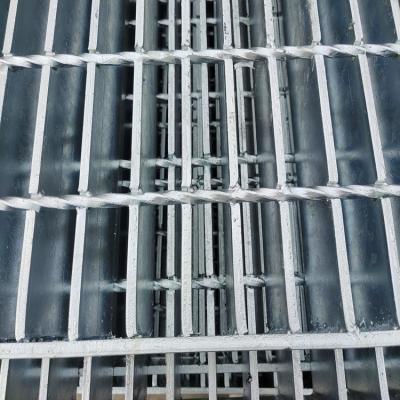China Hot Dip Galvanized Heavy Duty Steel Grating 30mm Bearing Bar Pitch Pedestrian Channel for sale