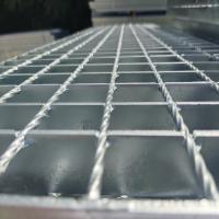 China Hot Dip Galvanized Serrated Steel Grating 32x5mm Welded Floor Walkway Anti Slip for sale