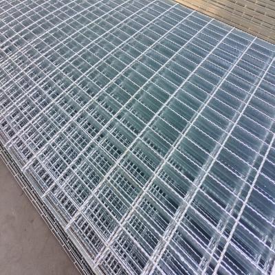 China Heavy Duty Galvanized Steel Grating Serrated Anti Corrosion 30mm 40mm Pitch for Catwalk Construction for sale