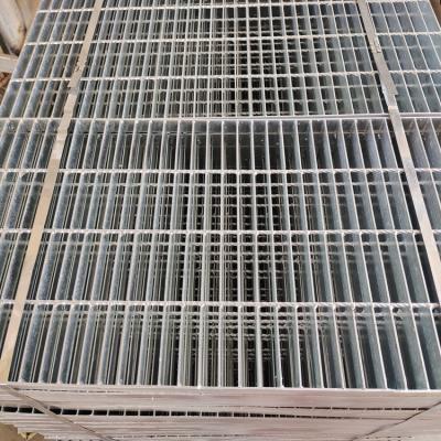 China Heavy Duty Welded Steel Grating 32x5mm Industrial Metal Plug Walkways Floor Walk for sale