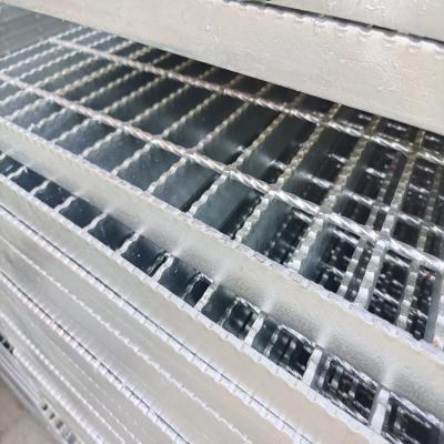 China Heavy Duty Welded Steel Grating Trench Drain Cover 25x5mm Bearing Bar Hot Dip Galvanized for sale