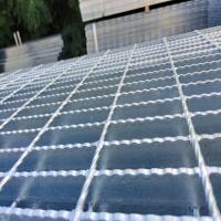 China 1.5mm Thickness Serrated Steel Grating 303/40/100 Hot Dip Galvanized Anti Corrosion Platform for sale
