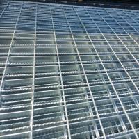 China Toothed Serrated Bar Grating Hot Dip Galvanizing For Equipment Platform Step for sale