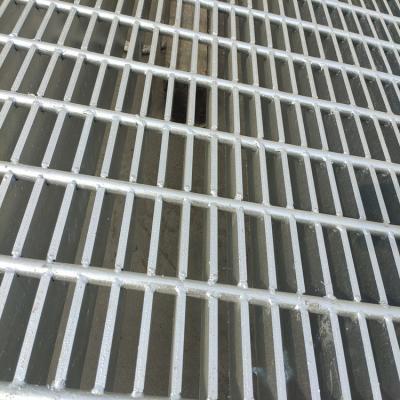 China Hot Dipped Galvanized Steel Grating Mesh Heavy Load 25x5mm Bearing Bar for Trench Cover for sale