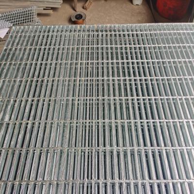 China Heavy Duty Steel Grating 35x5mm Bearing Bar 100mm Cross Rod Spacing for Construction Site Truck Passage for sale
