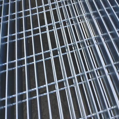 China Serrated Galvanized Steel Grating 304/30/100 for Oil Equipment Platform for sale