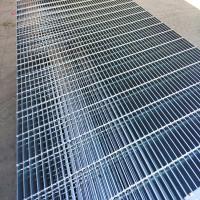 China Pressure Welded Galvanized Steel Grating Walkway 25x5mm for Pedestrian Passage for sale