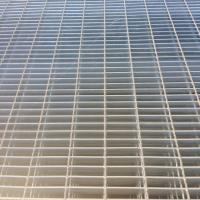 China Hot Dip Galvanized Steel Grating Step Plate 25x3mm Bearing Bar for Offshore Oil Platform Maintenance for sale