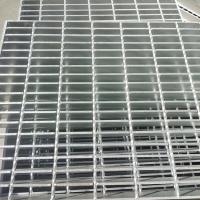 China Galvanised Steel Grid Flooring Industrial Overhaul Platform for Staff Passage 30-60mm Spacing for sale
