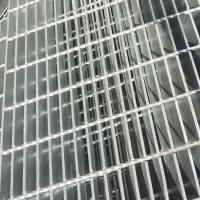 China Galvanised Steel Grid Flooring Industrial Overhaul Platform for Staff Passage 30-60mm Spacing for sale