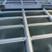 China 19w4 Heavy Duty Steel Grating Hot Dip Galvanized Walkway 25x5mm Bearing Bar for sale