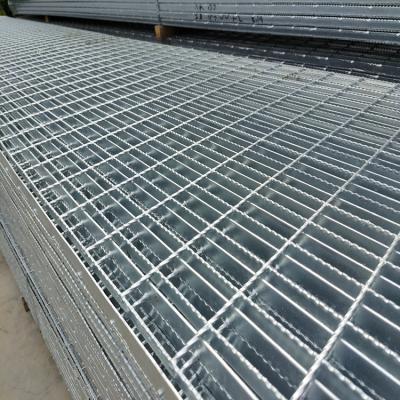China Hot Dipped Galvanized Serrated Steel Grating Q235 Heavy Duty Flooring 30mm Pitch for sale