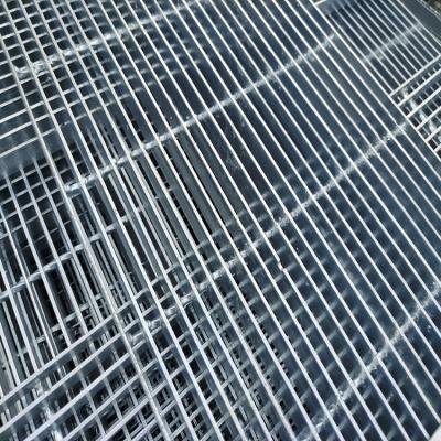 China Galvanized Anti Tread Industrial Steel Grating Empty Grid Plate For Petroleum Platform for sale
