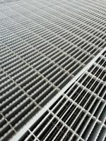 China 1000x1000mm Hot Dipped Galvanized Steel Grating Flat Bar 30mm Pitch Industrial Flooring for sale
