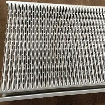 China Customized Aluminum Stair Tread Grating Anti Slip Corrosion Resistant 100 MOQ for sale