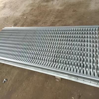 China Weather Resistant Stair Tread Anti Slip Grating Galvanized for sale