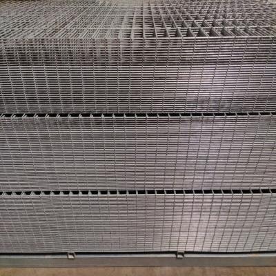 China 60x180mm Galvanized Welded Wire Mesh Fence with 75x75mm Mesh and 2.5-3.0mm Wire Diameter for Perimeter Security for sale