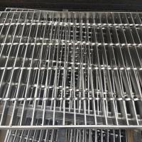 China Stainless Steel Grating Twisted Bar YB/T4001-2007 Anti Slip 32x5mm Load Bar for sale