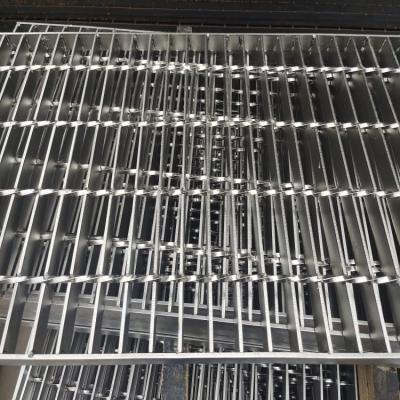 China Stainless Steel Grating Twisted Bar YB/T4001-2007 Anti Slip 32x5mm Load Bar for sale