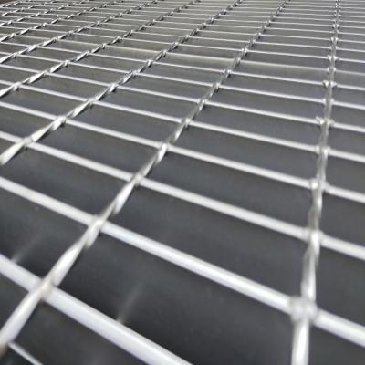China Twisted Stainless Steel Grating 32x5mm Load Bar YB/T4001-2007 Anti Slip Polished Finish for sale