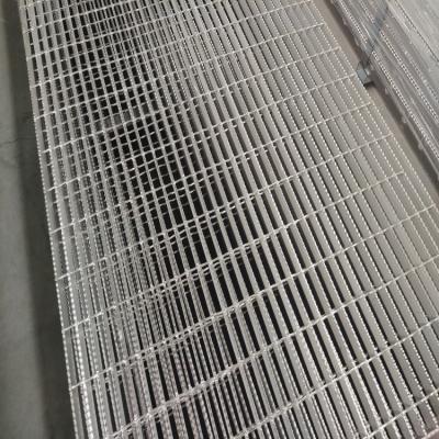 China Anti Slip Steel Bar Grille Q235 Grade Polished Finish 32X5mm Load Bar for Mall Walkway for sale