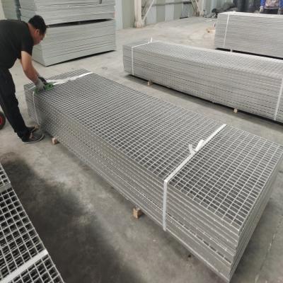 China Heavy Duty Serrated Steel Grating Anti Slip Drainage YB/T4001-2007 32x5mm for sale